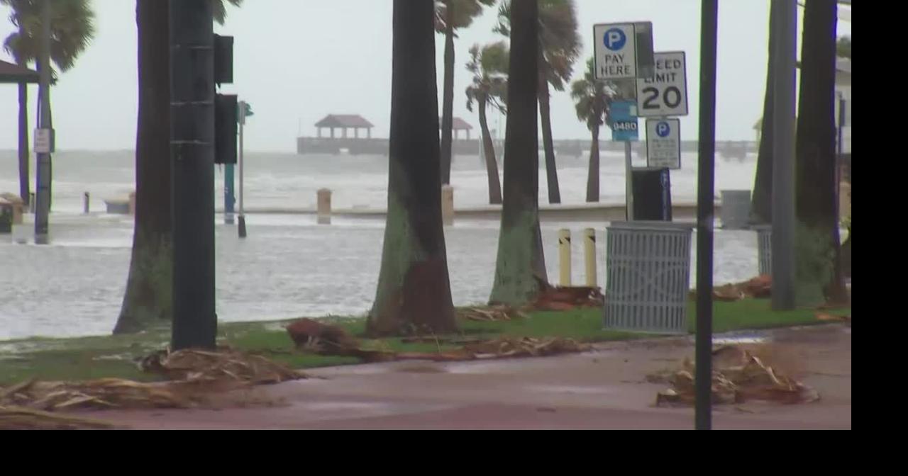 Hurricane Idalia causes wind gusts, storm surge in Clearwater Beach ...