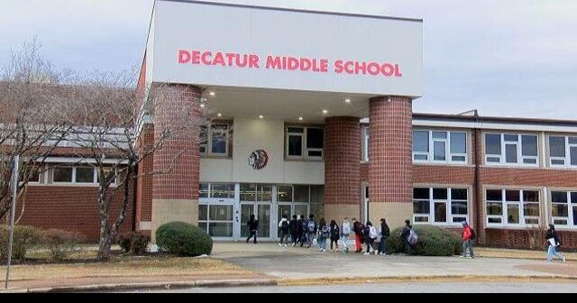 Decatur Middle School students return to in-person classes ahead of ...