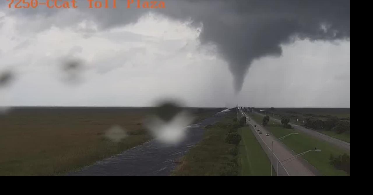 TORNADO passes over Alligator Alley in Florida as drivers flee ...