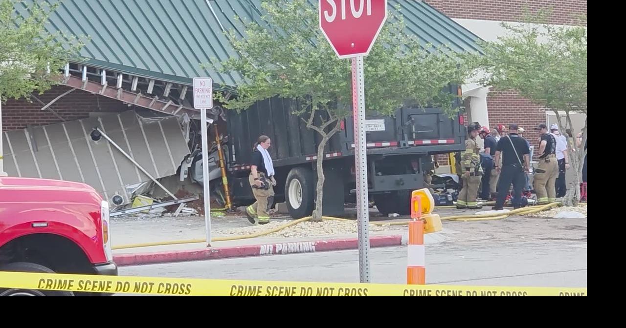RAW CLIPS: Dump truck loses brakes, CRASHES into Target store in ...