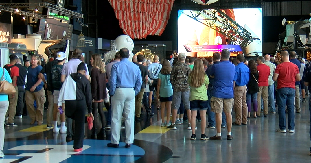 'It is a disappointment': Big crowd at U.S. Space & Rocket Center hoped ...