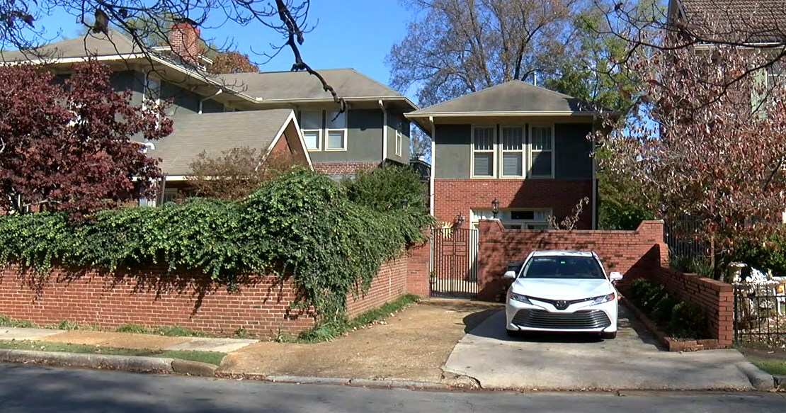 Airbnb issues statement on Decatur mayor violating his city's ordinance ...