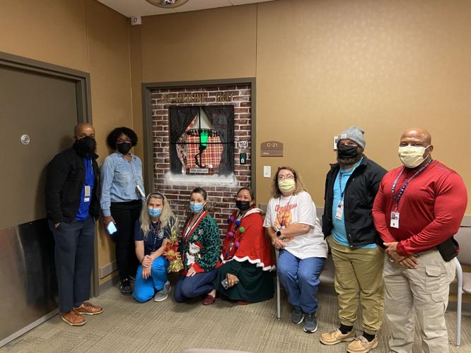 Huntsville VA clinic spreads Christmas cheer | News | waaytv.com