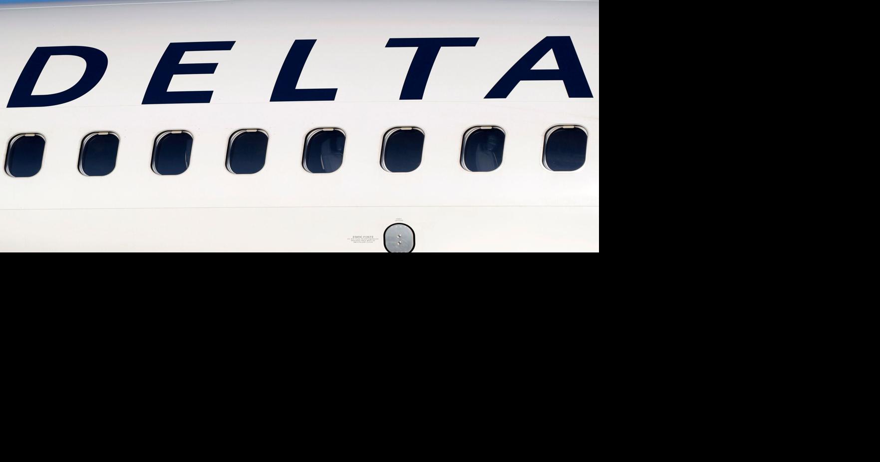 Delta plane clips empty jet during pushback from gate at Atlanta ...
