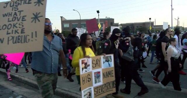 Hundreds protest in Decatur demanding justice for Steve Perkins | News ...