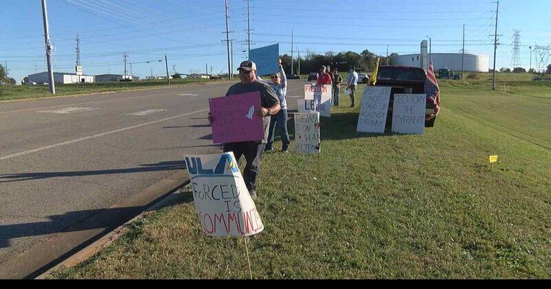 'It's evil': Federal contractors protest Covid-19 vaccine mandate in ...