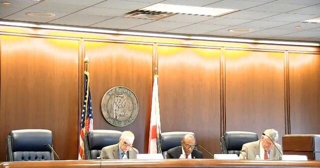 Ethics commission says Decatur Mayor Tab Bowling committed 'minor ...