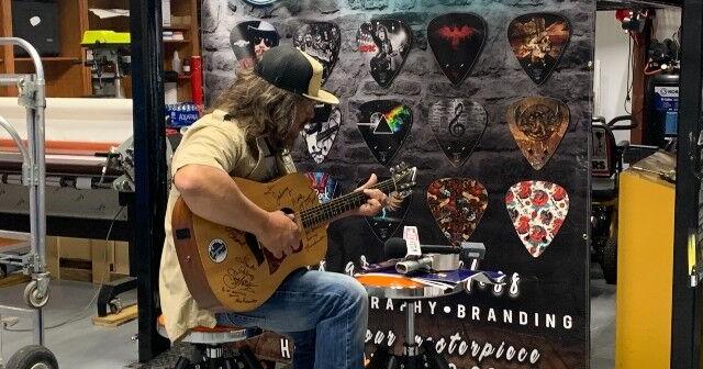 Alabama Original: Hang that Twang | Features | waaytv.com