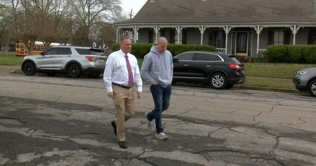 Former Tuscumbia Police officer surrenders after murder indictment ...