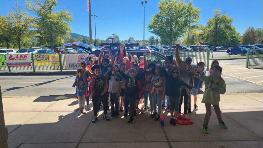 WAAY 31 hosts Weather Read-A-Thon at Challenger Elementary | News ...