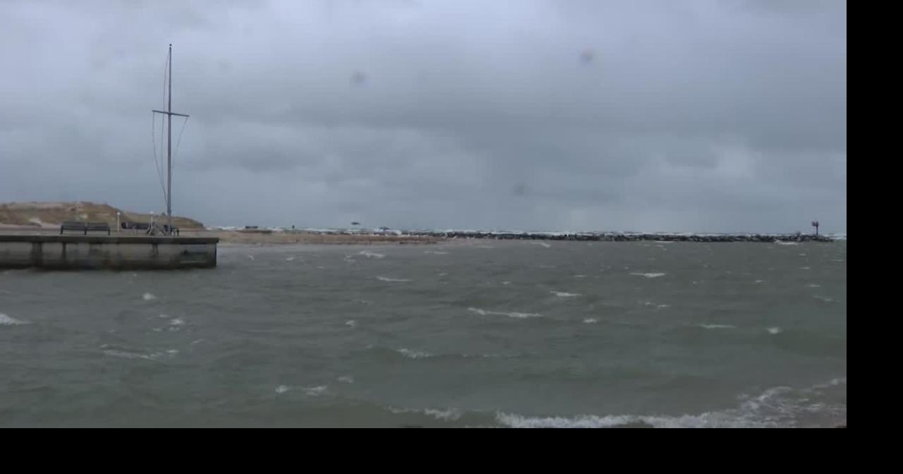 New Buffalo, Michigan, braces for lake-effect snow | Video | waaytv.com