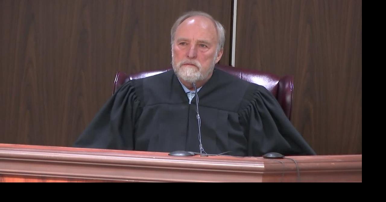 Uvalde teacher's sister disrupts court | Video | waaytv.com