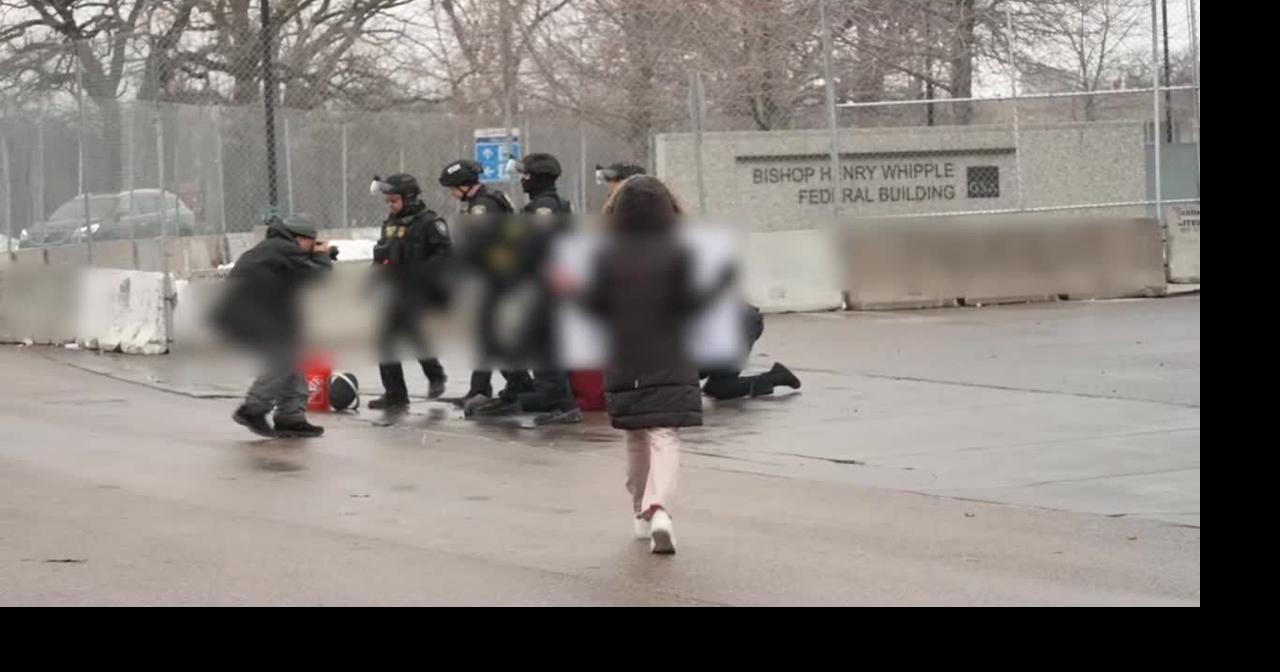 Federal agents clash with anti-ICE protesters in Minneapolis | Video ...