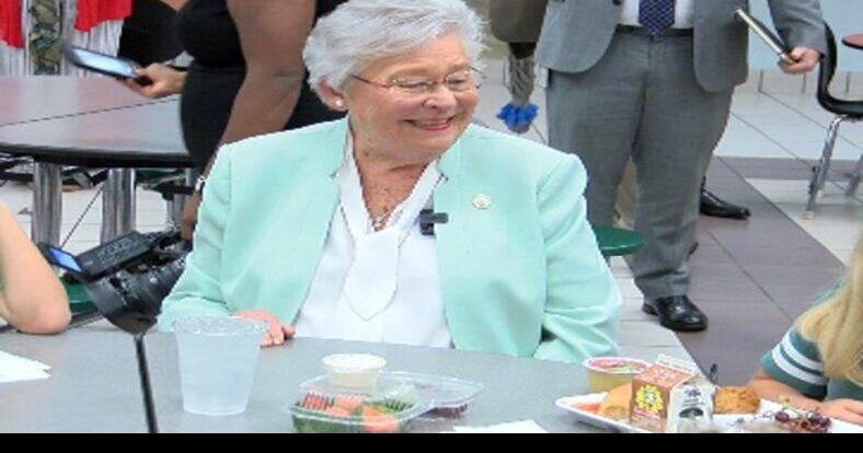 Ivey visits Kate Duncan Smith DAR school | News | waaytv.com