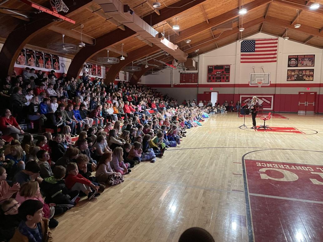 Voice contestant performs for hometown school district | Community ...