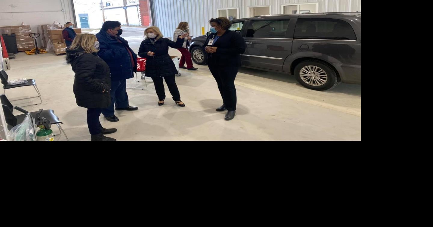 Governor visits Crossing Healthcare in Decatur | Top Stories | wandtv.com