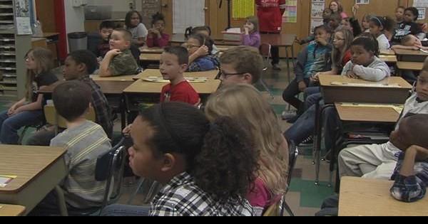 Muffley Elementary giving back | Top Stories | wandtv.com