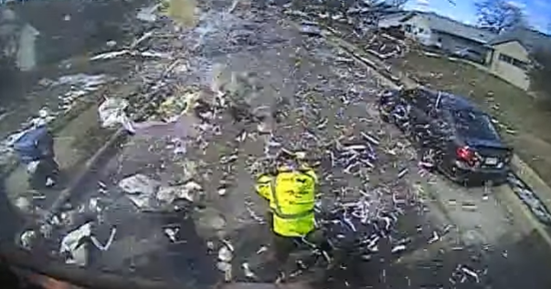 Woah! Close call for sanitation worker caught on camera when oxygen ...