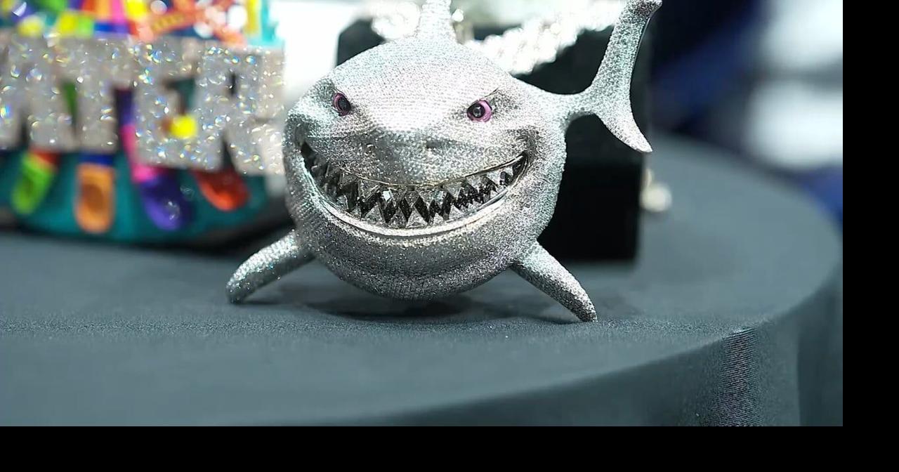 Rapper's flashy jewelry goes up for auction by the IRS | Videos ...