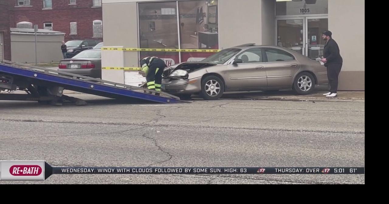 Car crashes into Decatur Re-Bath | News | wandtv.com