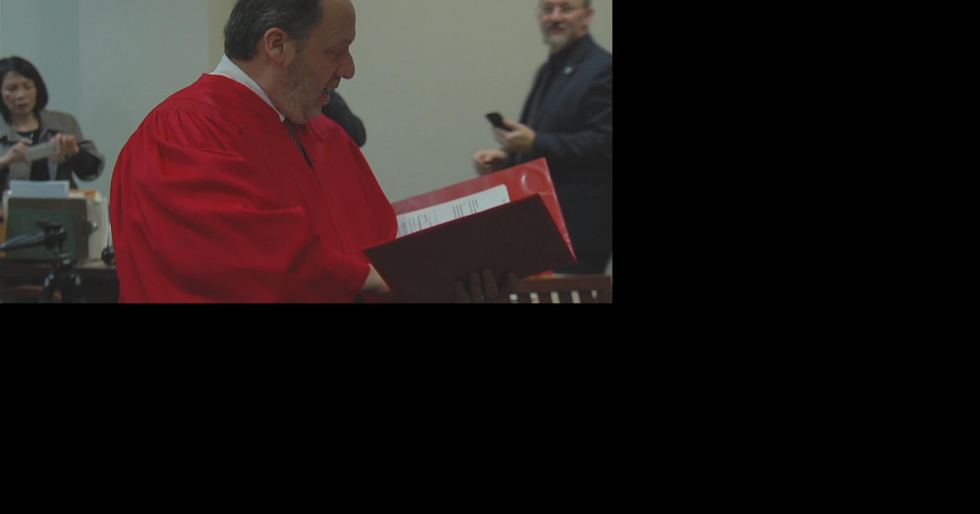 Judge decorates courtroom for Valentine's Day | News | wandtv.com