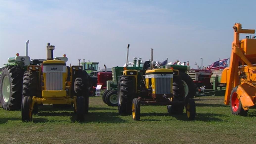 Antique tractors are on display in Rantoul | News | wandtv.com