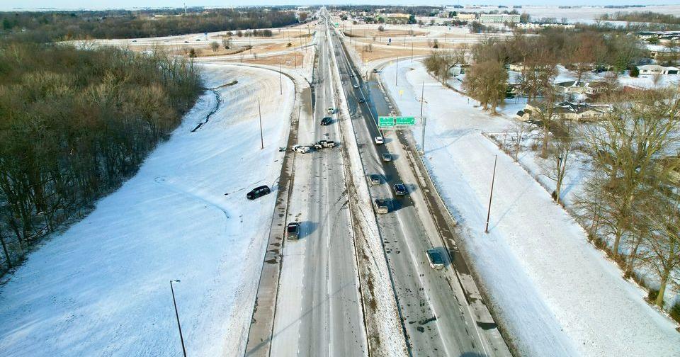 Two people hurt after a multi-vehicle crash on Decatur's northside ...