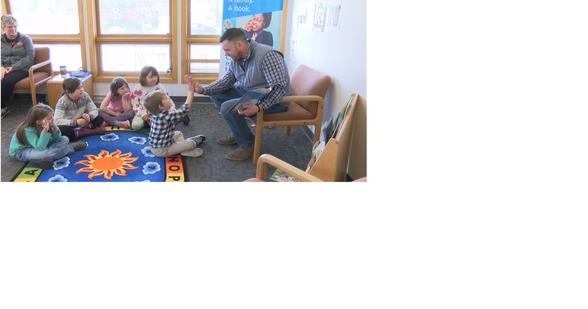 State senator visits local kids to read books | News | waow.com