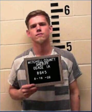 Disturbing text messages, drawings help investigators tie Iowa man to ...