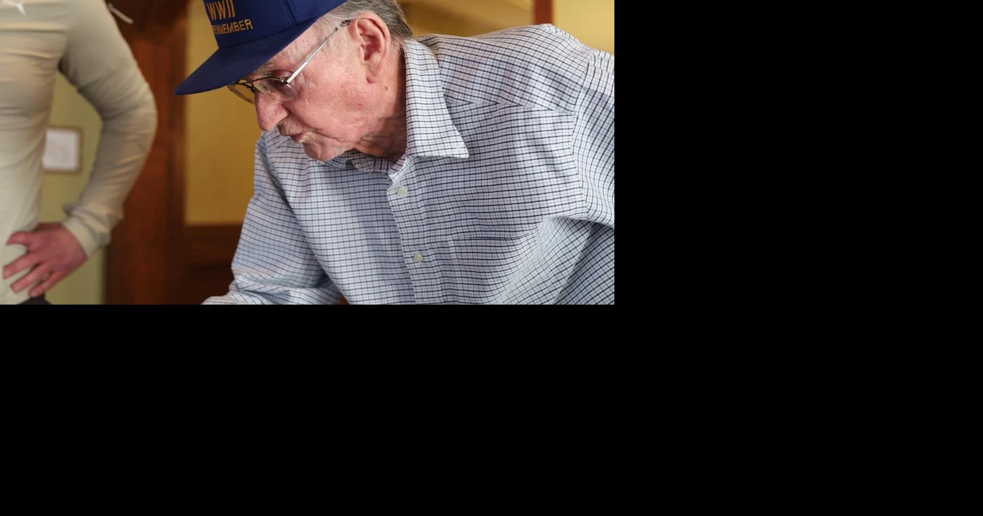 Last known living squadron member shares WWII story in La Crosse ...