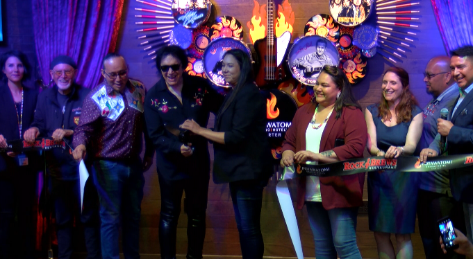 Gene Simmons visits Carter for grand opening of 2nd Wisconsin Rock ...