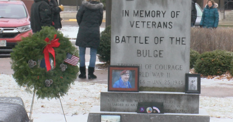 Local veterans lay wreath to honor World War II vets | News | waow.com