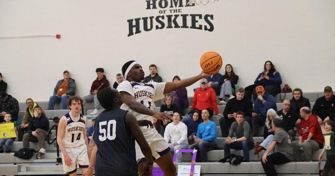 UWSP at Wausau plays last-ever game in Wausau fieldhouse | News | waow.com