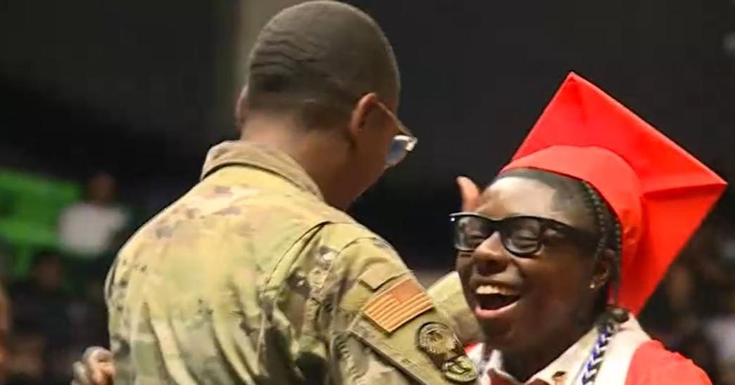 Air Force father surprises high school graduate after flying home from ...