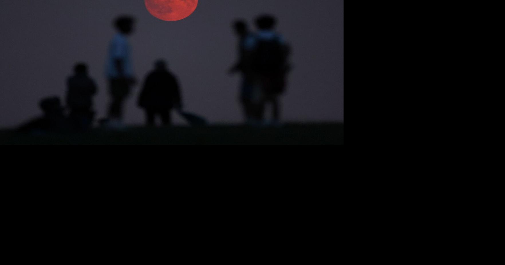 When and how to see the rare super blue moon | News | waow.com