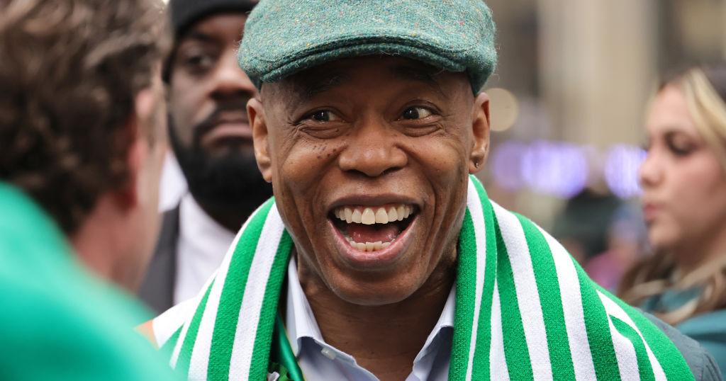 Juez archiva caso de corrupción contra Eric Adams, alcalde de Nueva ...