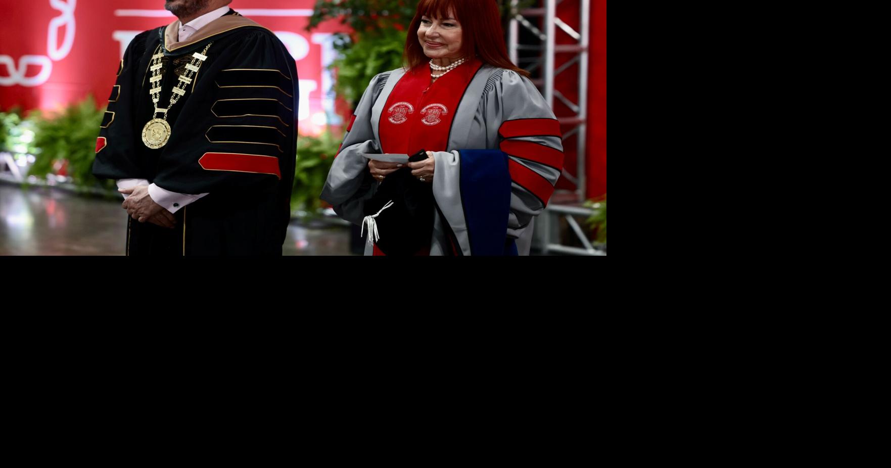 Luz Nereida Vélez recibe un doctorado Honoris Causa de la UAGM ...