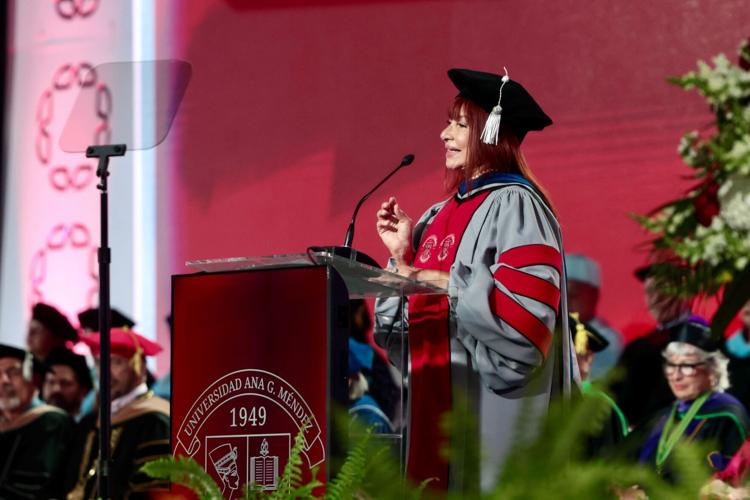 Luz Nereida Vélez recibe Doctorado Honoris Causa de Universidad Ana G ...