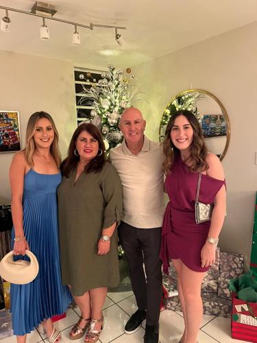 Reporteros y familia de NotiCentro celebran la Navidad ...