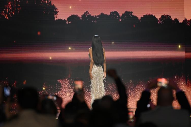 Así lució Ashley Cariño en el escenario de Miss Universe ...