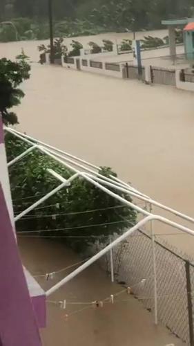 Inundada comunidad por crecida del río Maunabo | Locales | wapa.tv