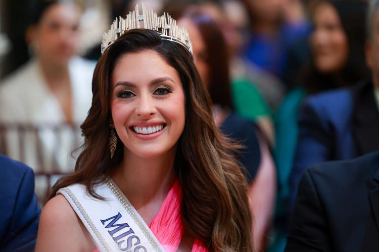 Reconocen a Jennifer Colón, Miss Universe PR, en la Cámara de ...