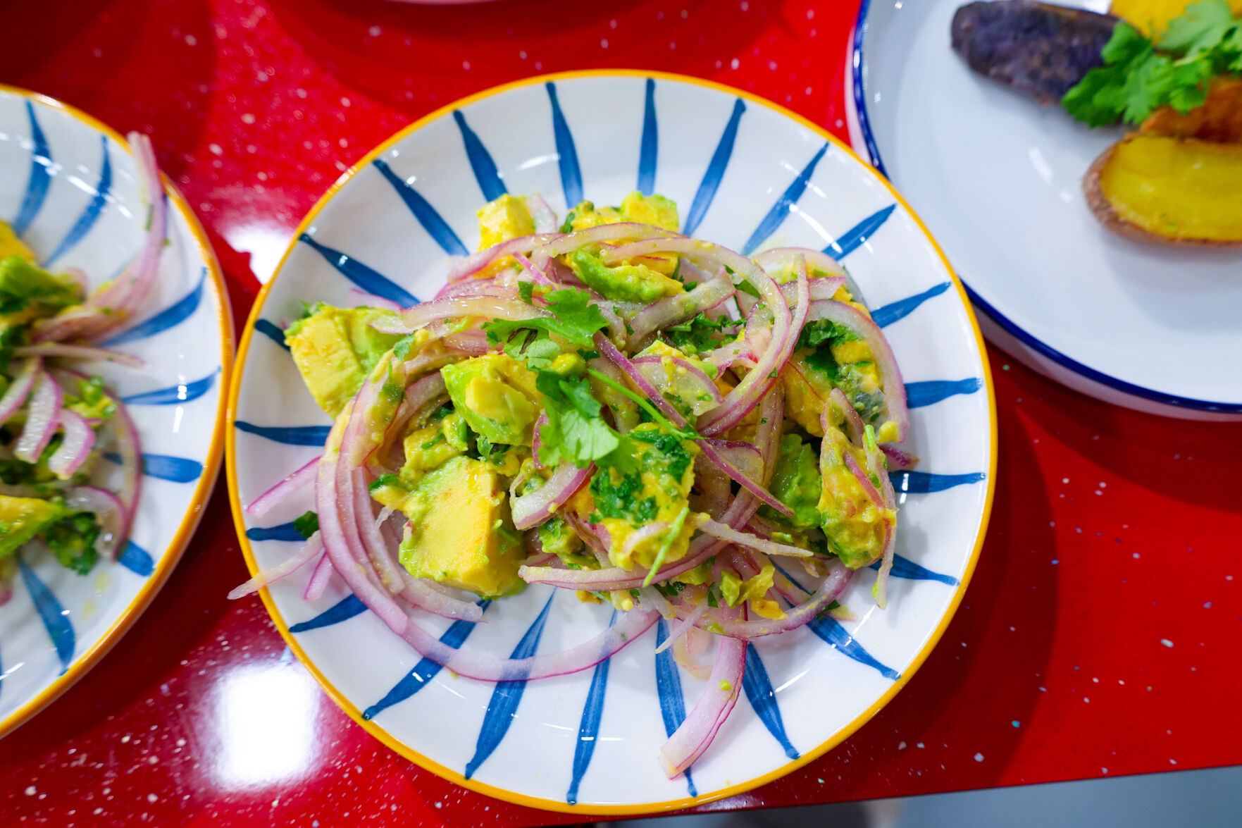 Receta: Ceviche de aguacate con tostones y lomo saltado con papas con ...