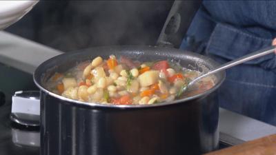 Receta: Sopa de habichuelas blancas | Viva La Tarde | wapa.tv