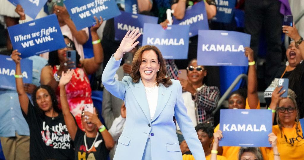 Campaña de Kamala Harris recaudó en julio el doble de fondos que Donald ...