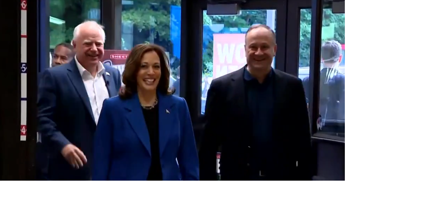 Harris llega a Chicago para encabezar una convención demócrata contra ...