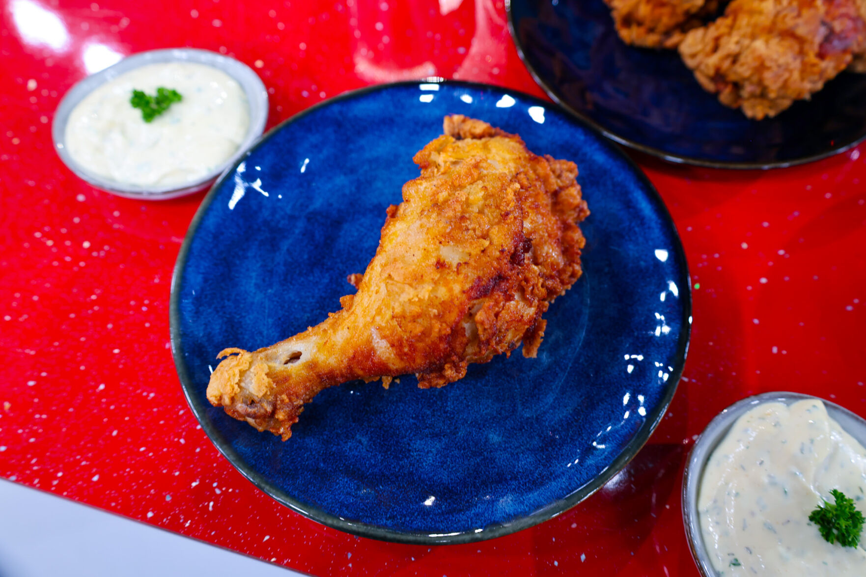 Receta: Pollo frito con ranch y papas wedge con gravy | Super Chef ...