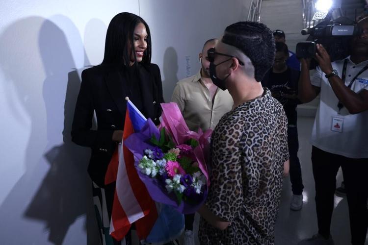 Ashley Cariño llega a la isla tras su participación en Miss Universe ...