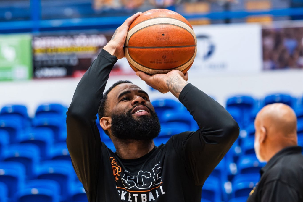 Cangrejeros separan a Walter Hodge mientras se investiga alegada Ley 54 ...