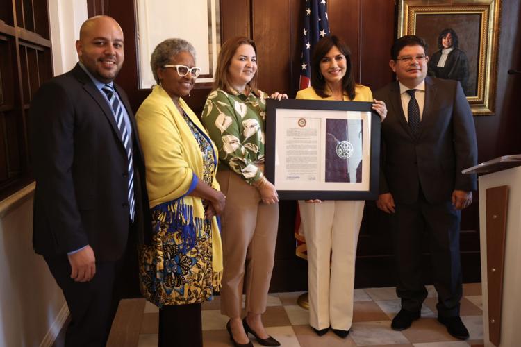 Senado reconoce a Ada Monzón por premio Emmy Silver Circle | Noticias ... Senado reconoce a Ada Monzón por premio Emmy Silver Circle | Noticias ...